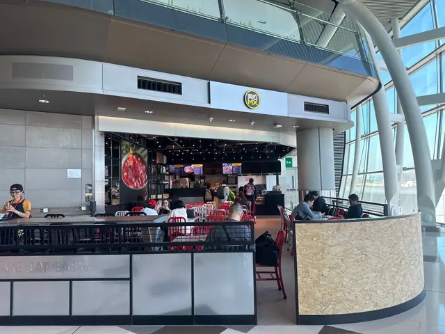 Maxim's MX (Midfield Concourse) - Hong Kong Style Fast Food in Chek Lap ...